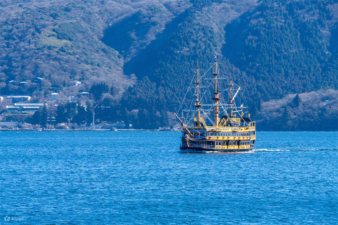 Mt. Fuji, Lake Yamanaka, Oshino Hakkai, and Hakone Lake Ashi Pirate ...